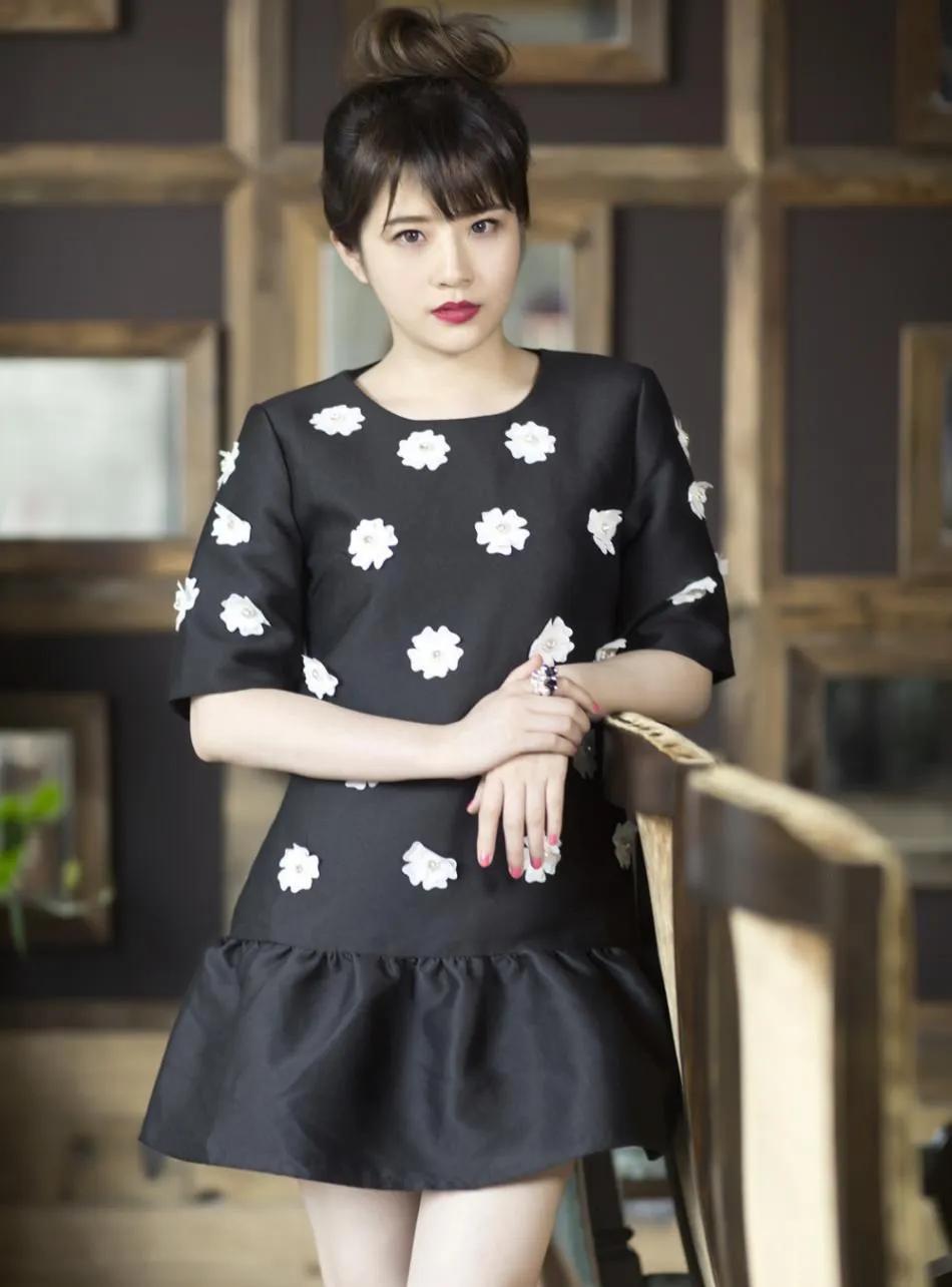 Singer Xiangxiang, as the number one female singer on the Internet ...