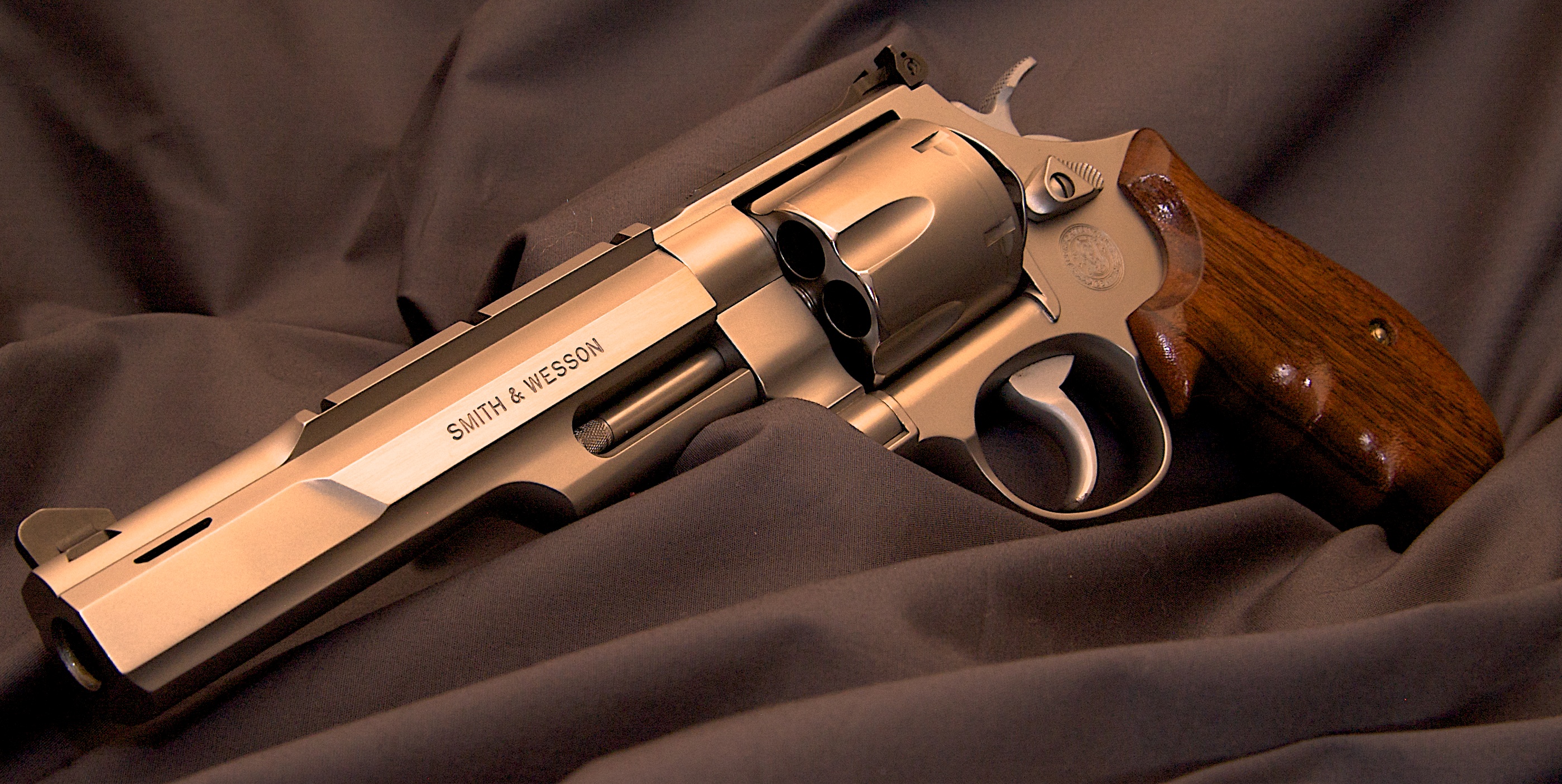 Smith & Wesson M625 revolver - iNEWS