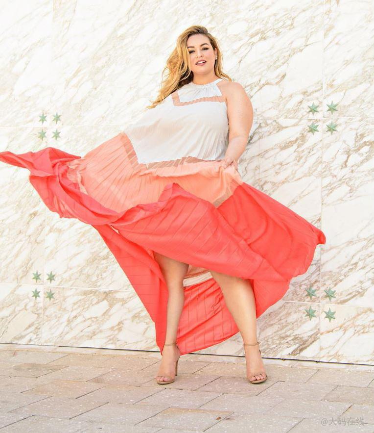 Romanian plus-size model Costina Munteanu - iMedia