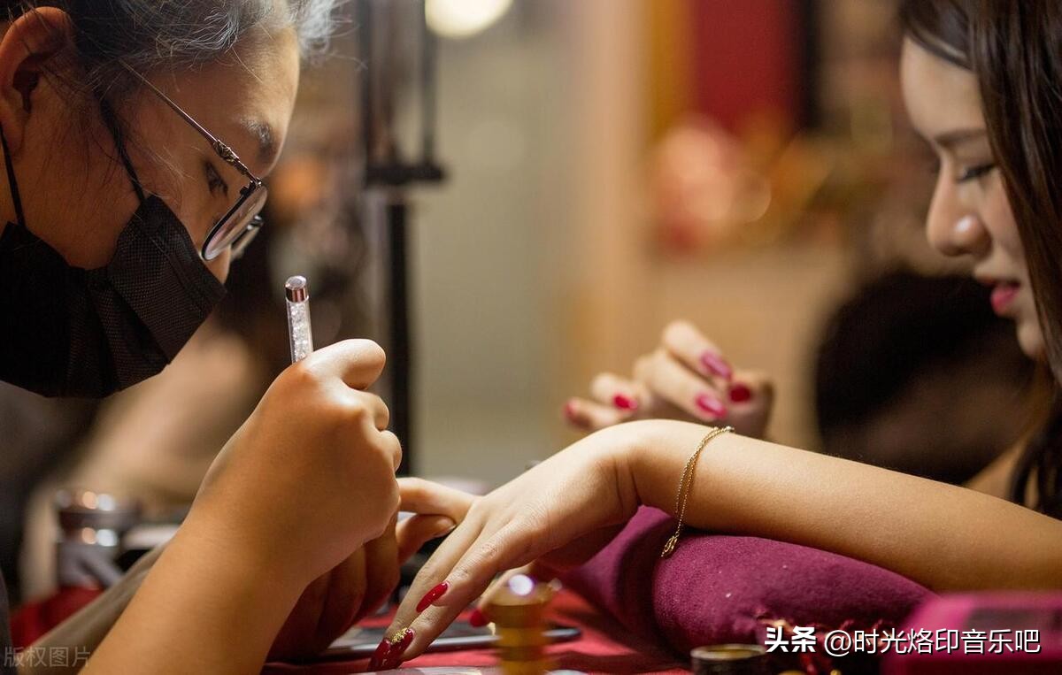 What is the difference between a singer today and an internet celebrity ...