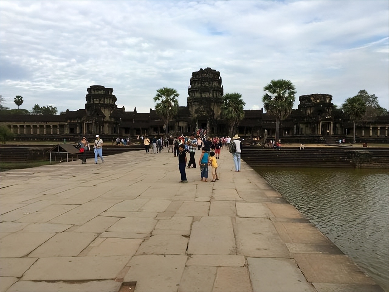 From Chenla to Angkor Dawn of Cambodia's fate - can you still see it ...
