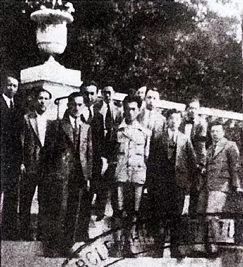 Pan Deming, the first person to travel around the world on foot in ...