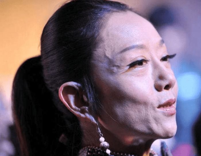 60-year-old Yang Liping meets 61-year-old Deng Jie. This is the ...