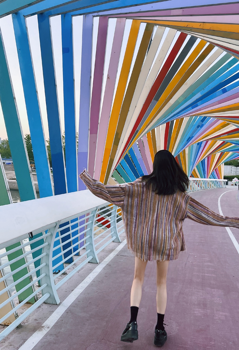 Walking hangers!Zhong Chuxi takes beautiful photos of autumn travel ...