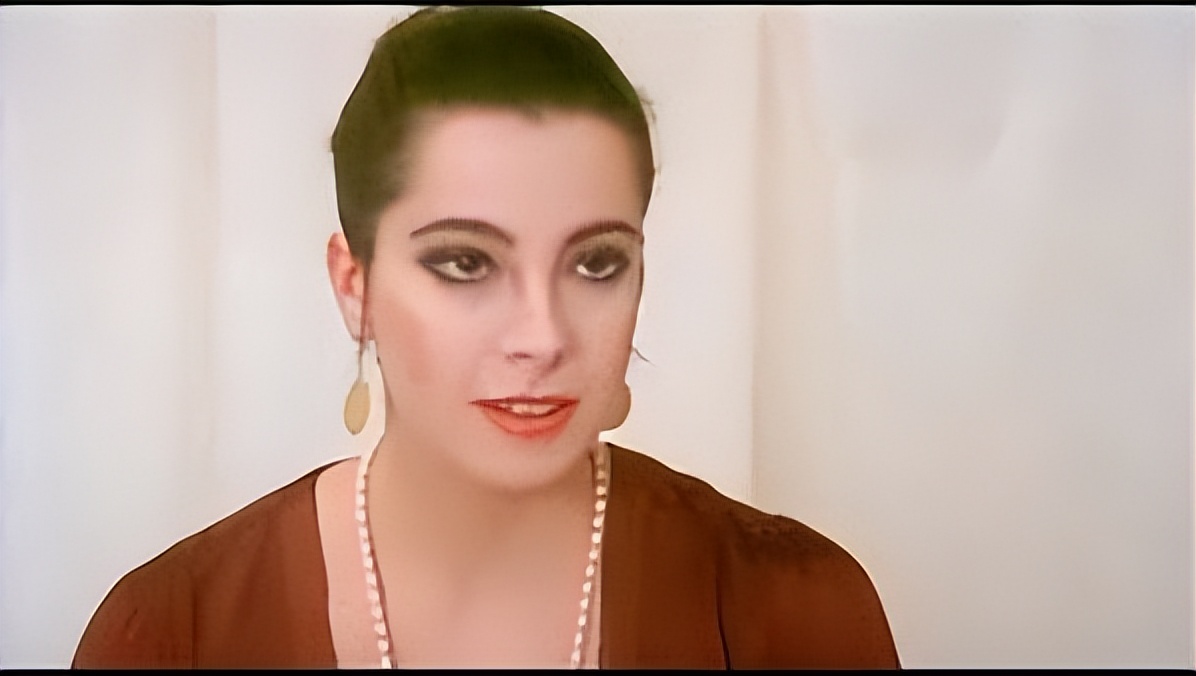 Find Donatella Damiani, the Italian super stunner - iMedia