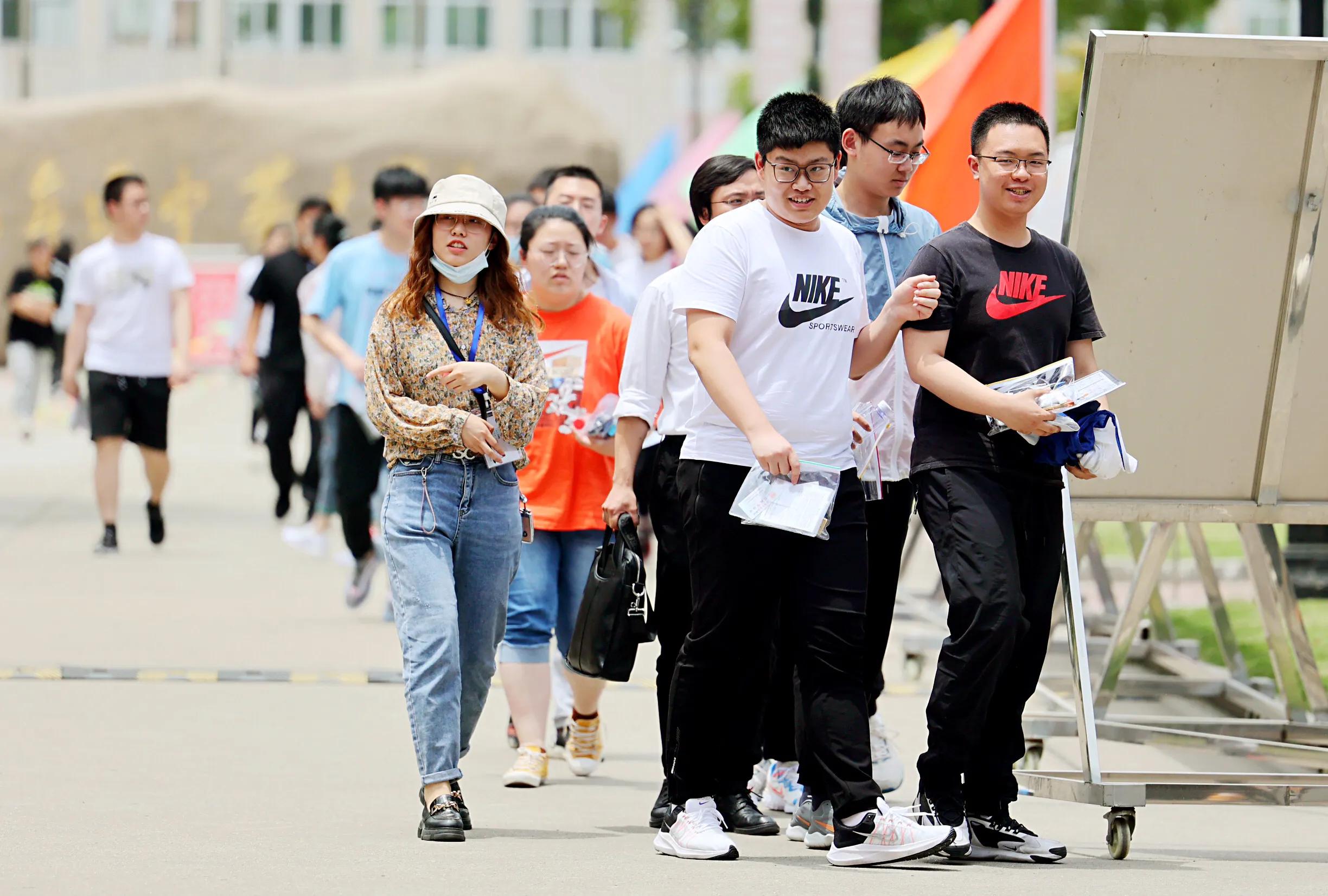 Three Original Poems·Zhu Jun Sheng Wings, Yihua Beiming Fish· - iNEWS