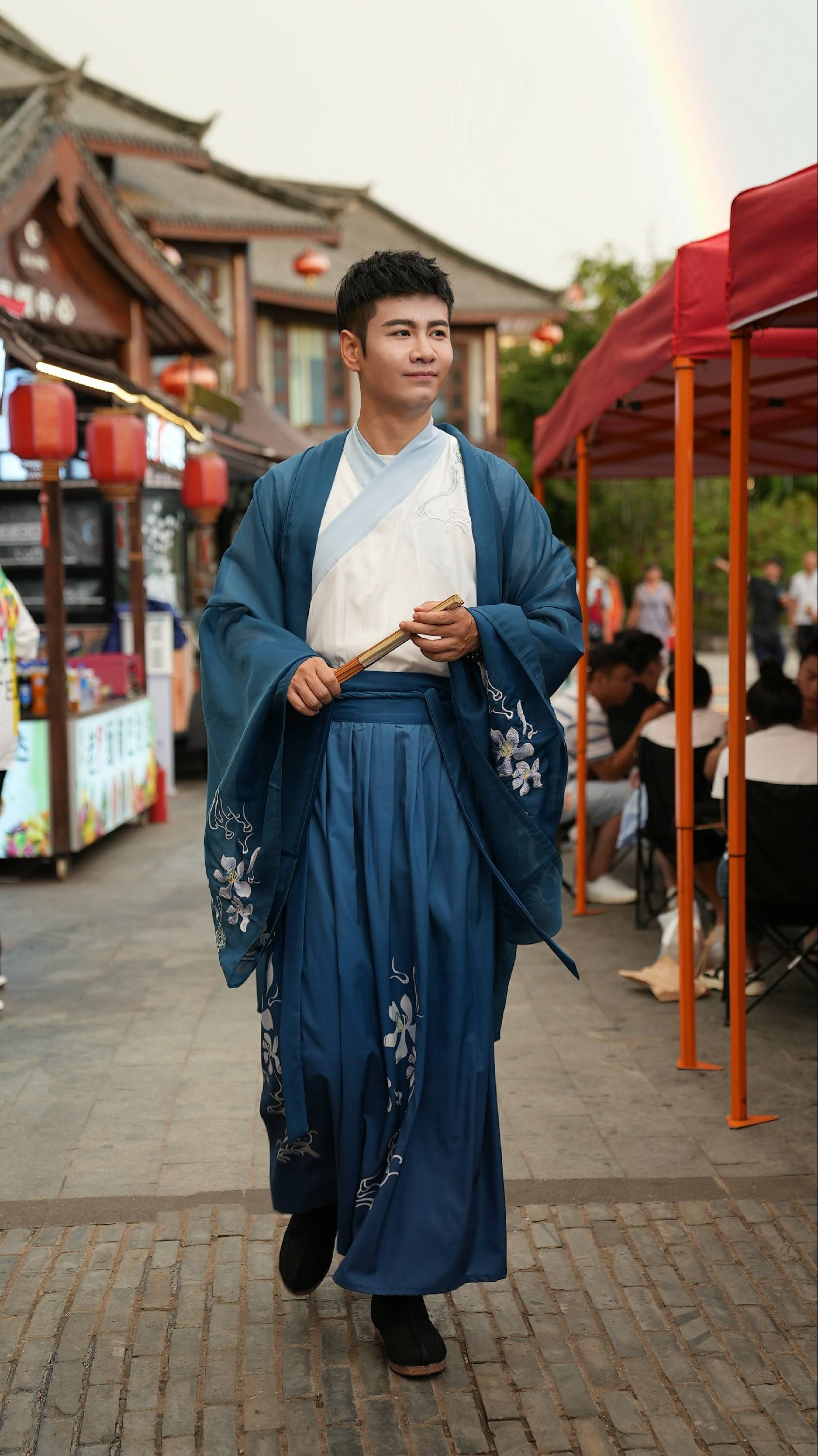 A song sings all kinds of life, and Xu Ziwei's "Happy for a Hundred ...
