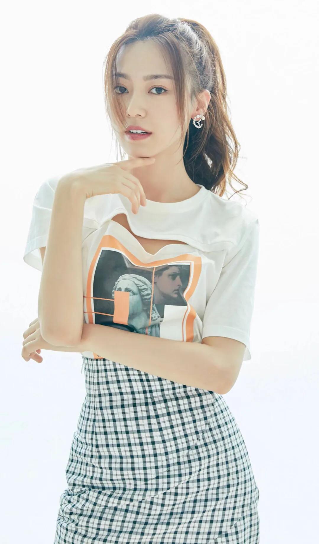 Temperament actress Huang Mengying - iNEWS