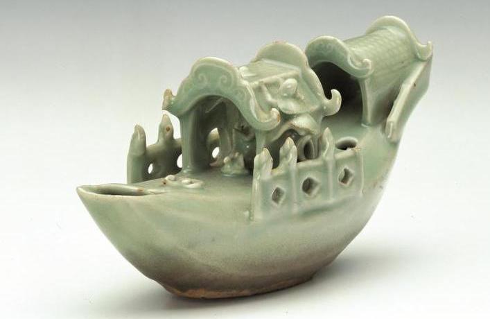 Small ceramic inkstone drops contain historical traces, in the ...