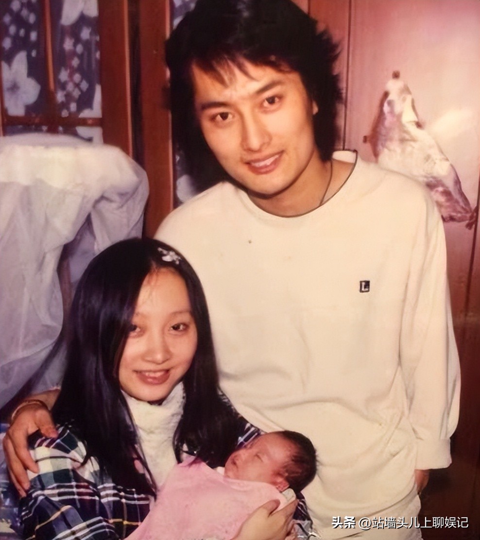 "Grassroots singer" Yunfei, his wife and daughter shed tears during the ...