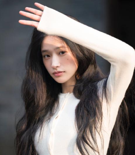 "Her Little Dimple" is on! Long Aotian played the role of the male lead, seeing the beauty of ...