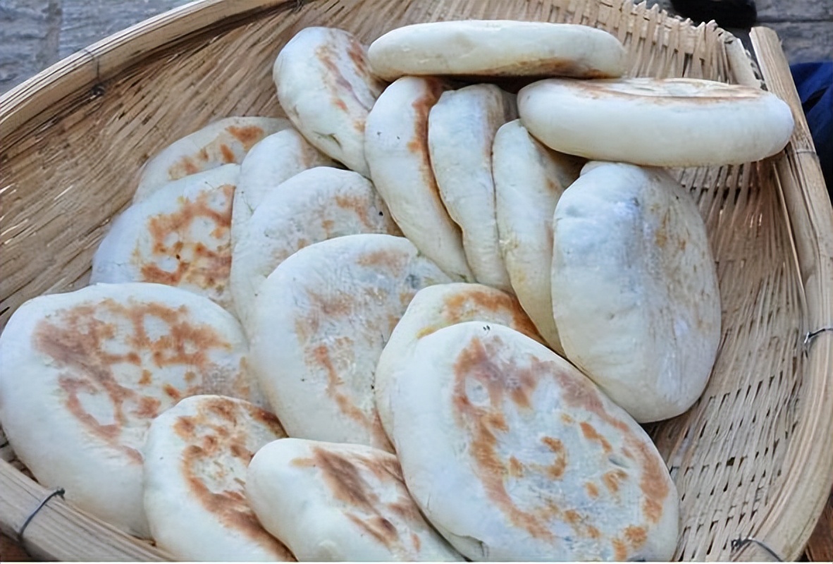 The eight most famous specialties in Kunming, Yunnan, especially the ...