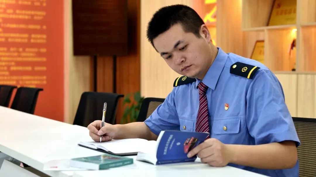 How many steps does it take to become a train driver? - iNEWS