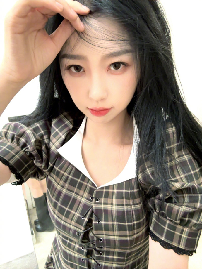 Yu Shuxin is full of girlish feeling in recent photos - iMedia