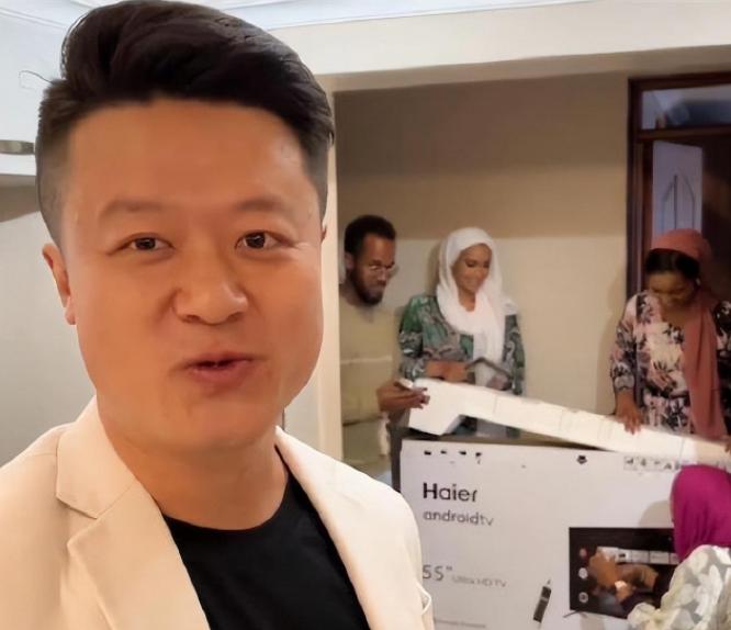 "African soil emperor" Wang Yao: surrounded by "wives and concubines", accompanied by Miss World ...