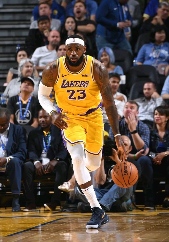 NBA opener: Curry VS James!Who is the hexagon fighter - iNEWS