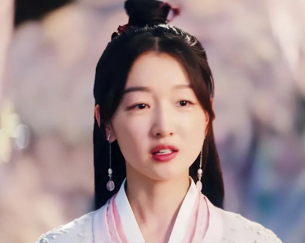 With a mediocre appearance and shriveled body, but with soft hands for ...