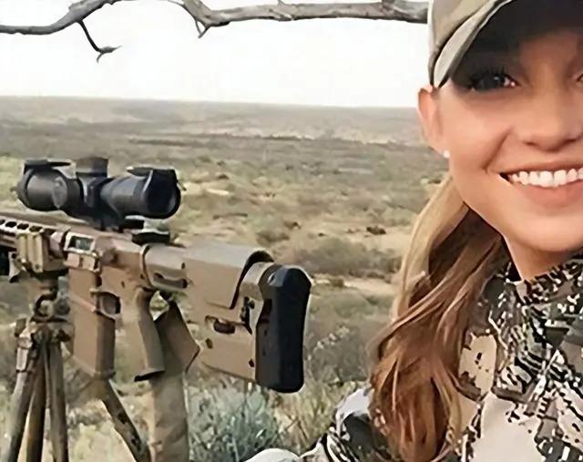 News 1: Russian-Ukrainian war, British female sniper, Kelly Brook. Captured by Russian troops ...