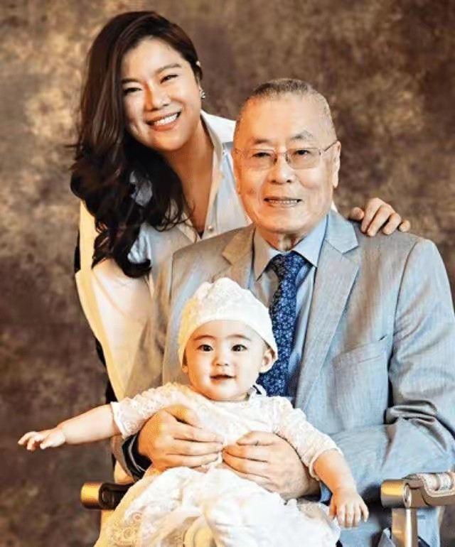 84-year-old Liu Shikun celebrated his birthday with his lovely wife ...
