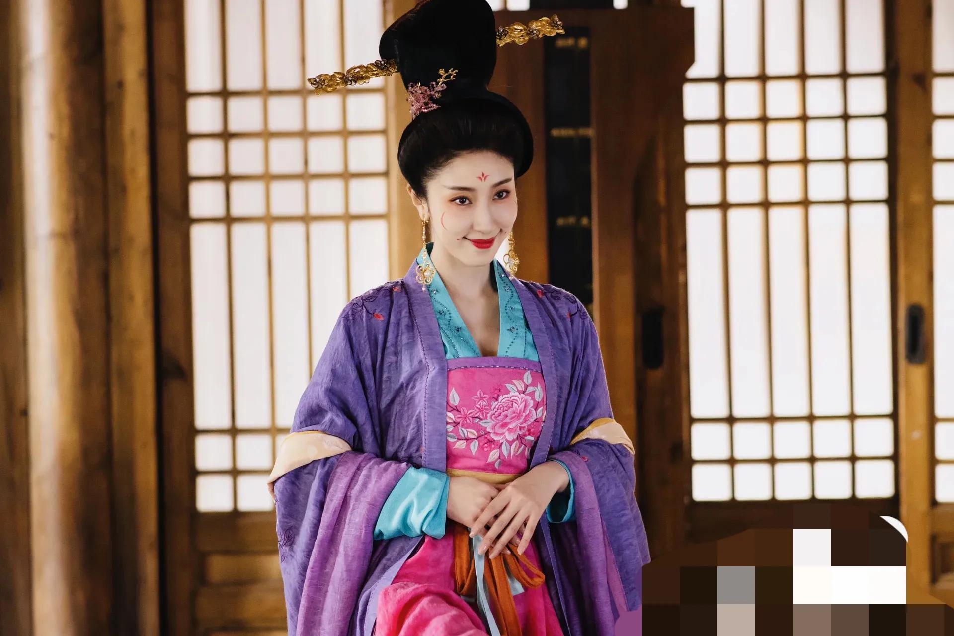 High-energy hilarious costume comedy!Explosive decompression!full ...