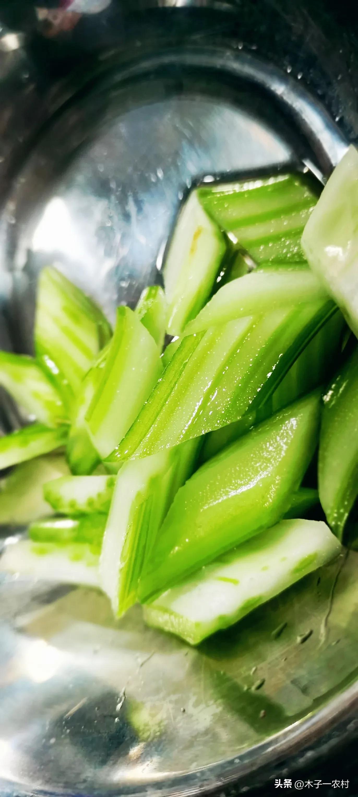 "Pineapple Braised Lily", Yunnan Special Food - iNEWS