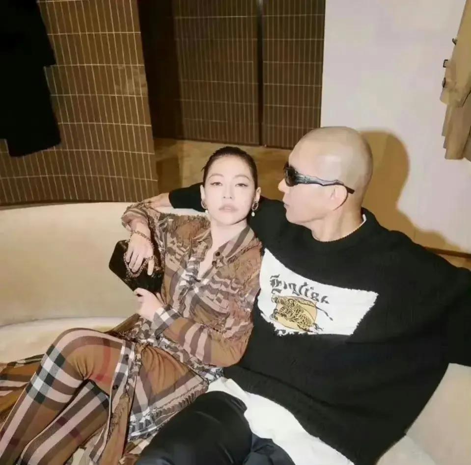 National brother-in-law Ju Junye recorded Xiao S's variety show - "Miss Buxidi", and danced with ...