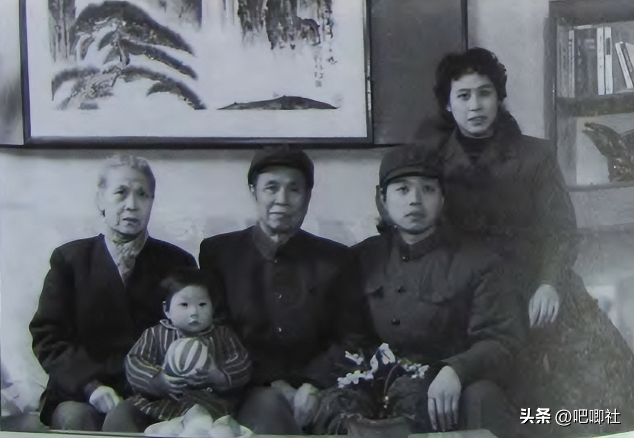 In 1992, Zhang Zhen invited Qiu Huizuo, who had been away from Beijing ...