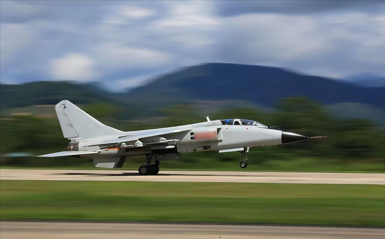 The U.S. "Lightning Aircraft Carrier" enters the South China Sea again ...