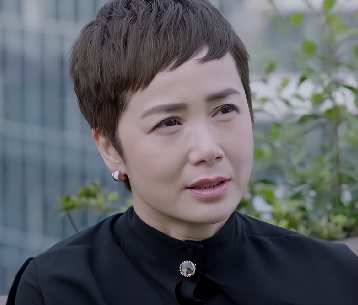 The relationship between siblings who are more than ten years apart is ...