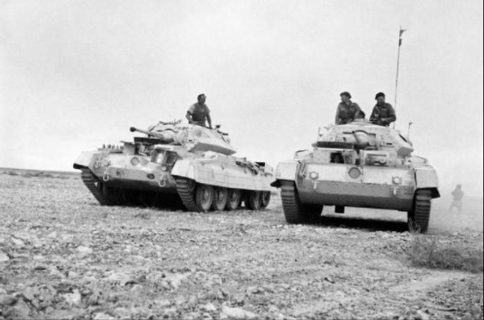 Italy, developed to counter Crusader tanks, M16/43 fast desert medium ...