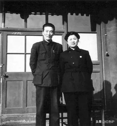 Deng Xiaolan recalls: our father Deng Tuo, mother Ding Yilan - iNEWS