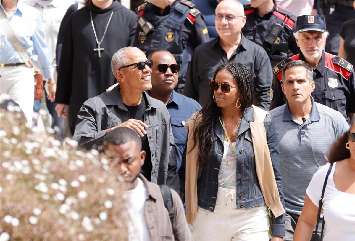 59-year-old Michelle Obama forgets her words on the stage of the ...