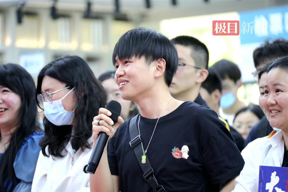 Ma Boyong Lai Han is surrounded by readers! Rename your next work on ...