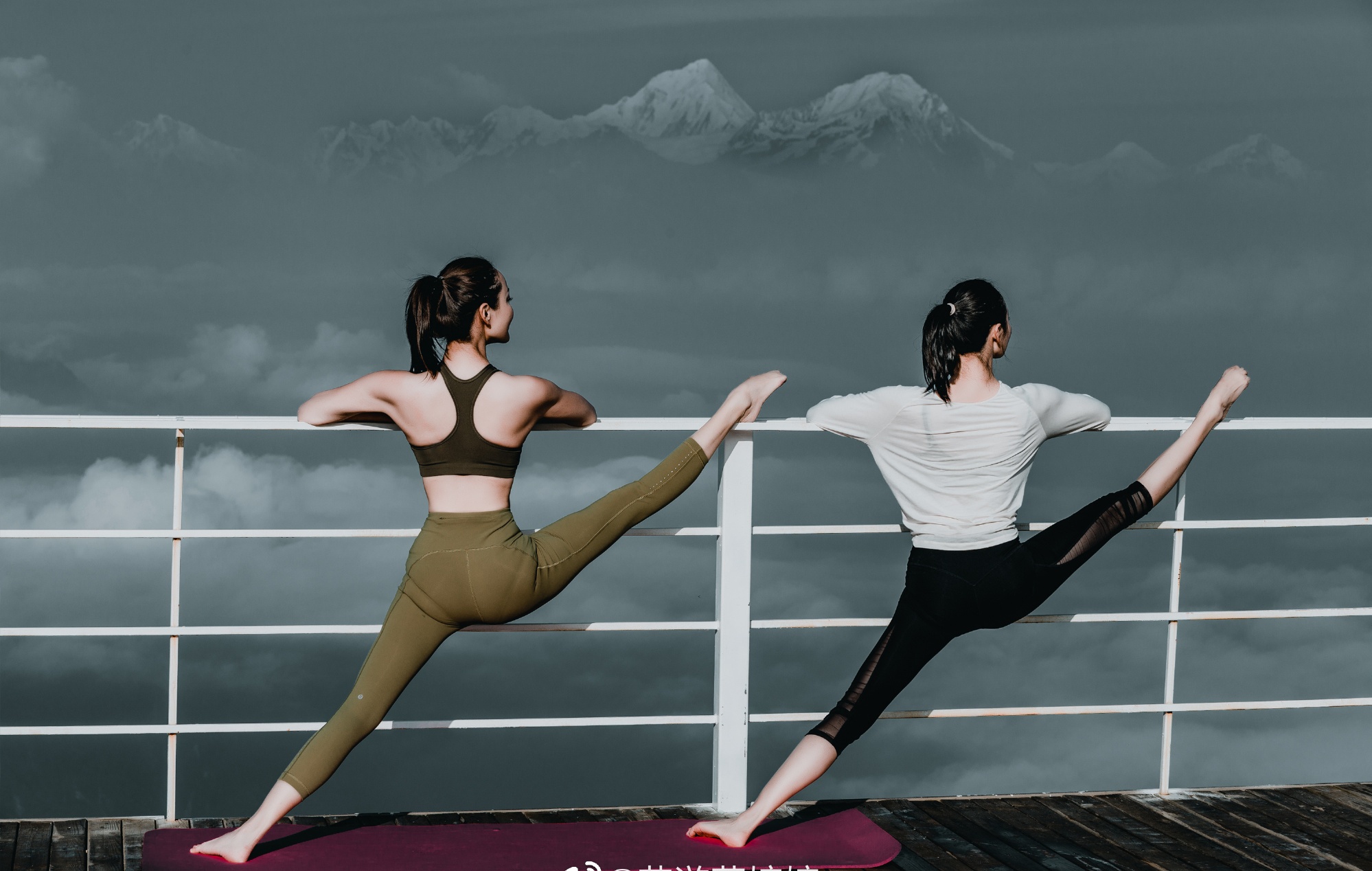 "Goddess of Synchronized Swimming" Jiang Tingting takes a photo of alpine yoga, with graceful ...