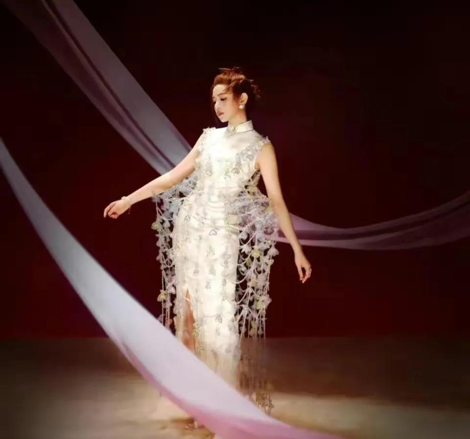 Michelle Chen's trend July cover is elegant and charming - iMedia
