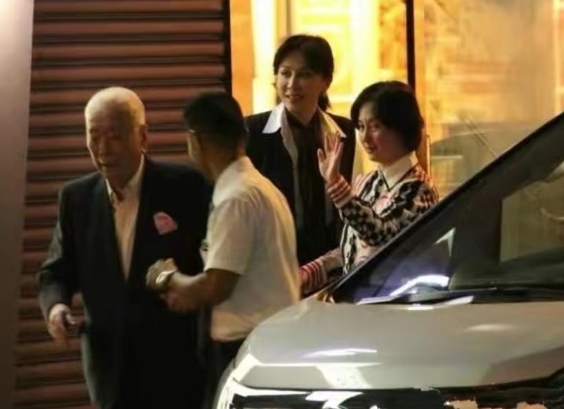 In the past, TVB's female star Zeng Huaqian publicly shared "first love ...
