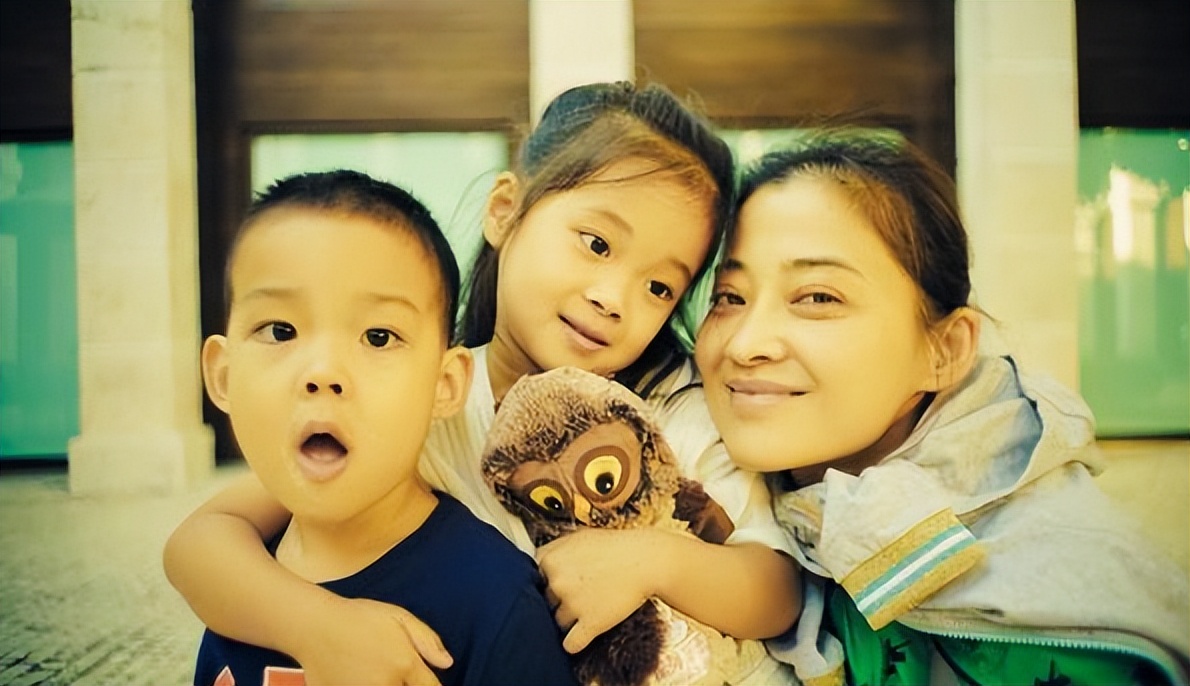 48-year-old Mei Ting showed her affection on Children's Day, her ...