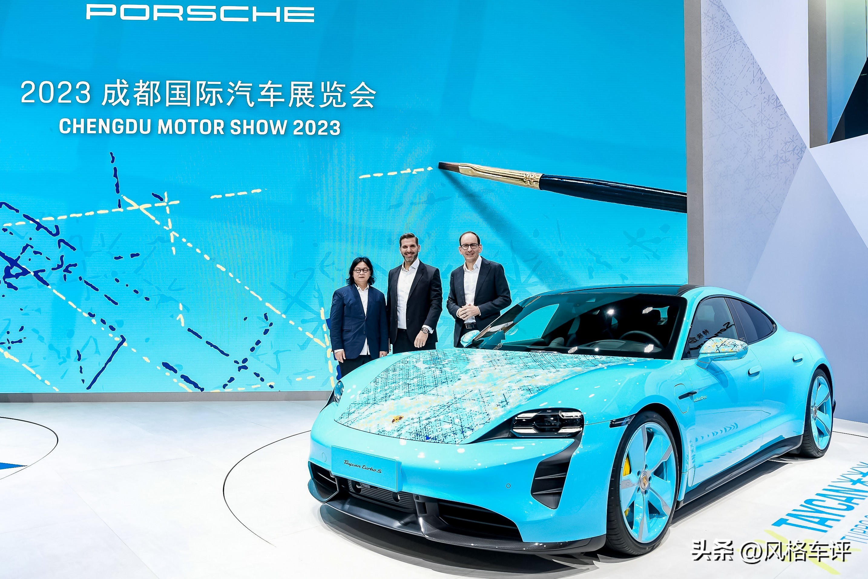At the Chengdu Auto Show, artist Ding Yi uses paintings as a Taycan ...