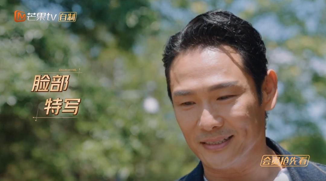 The 60-year-old Du Dewei has become popular again after playing all his ...