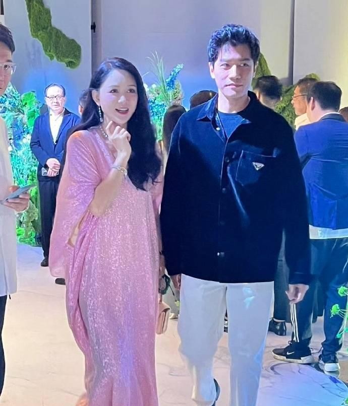 After Chen Qiaoen and her husband attended Jam Hsiao's wedding, Ming ...