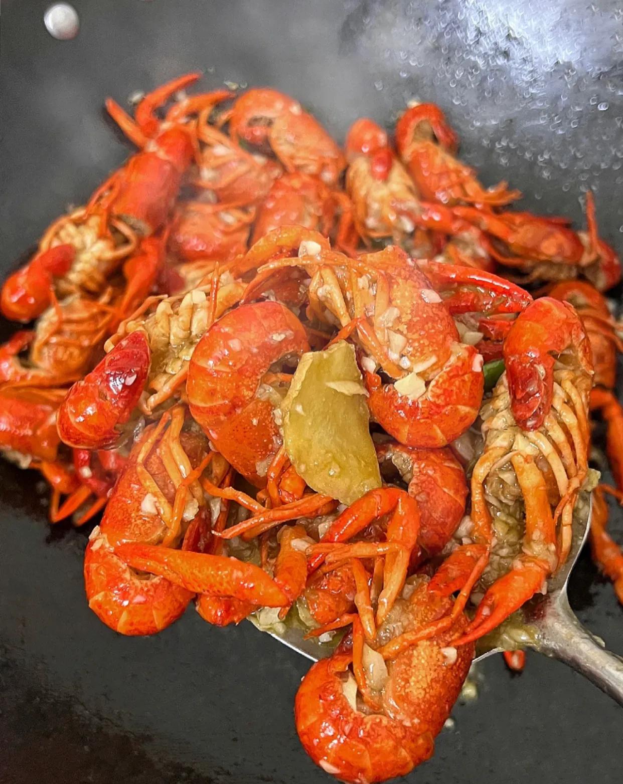 Exclusive secret recipe, teach you how to make garlic crayfish with ...