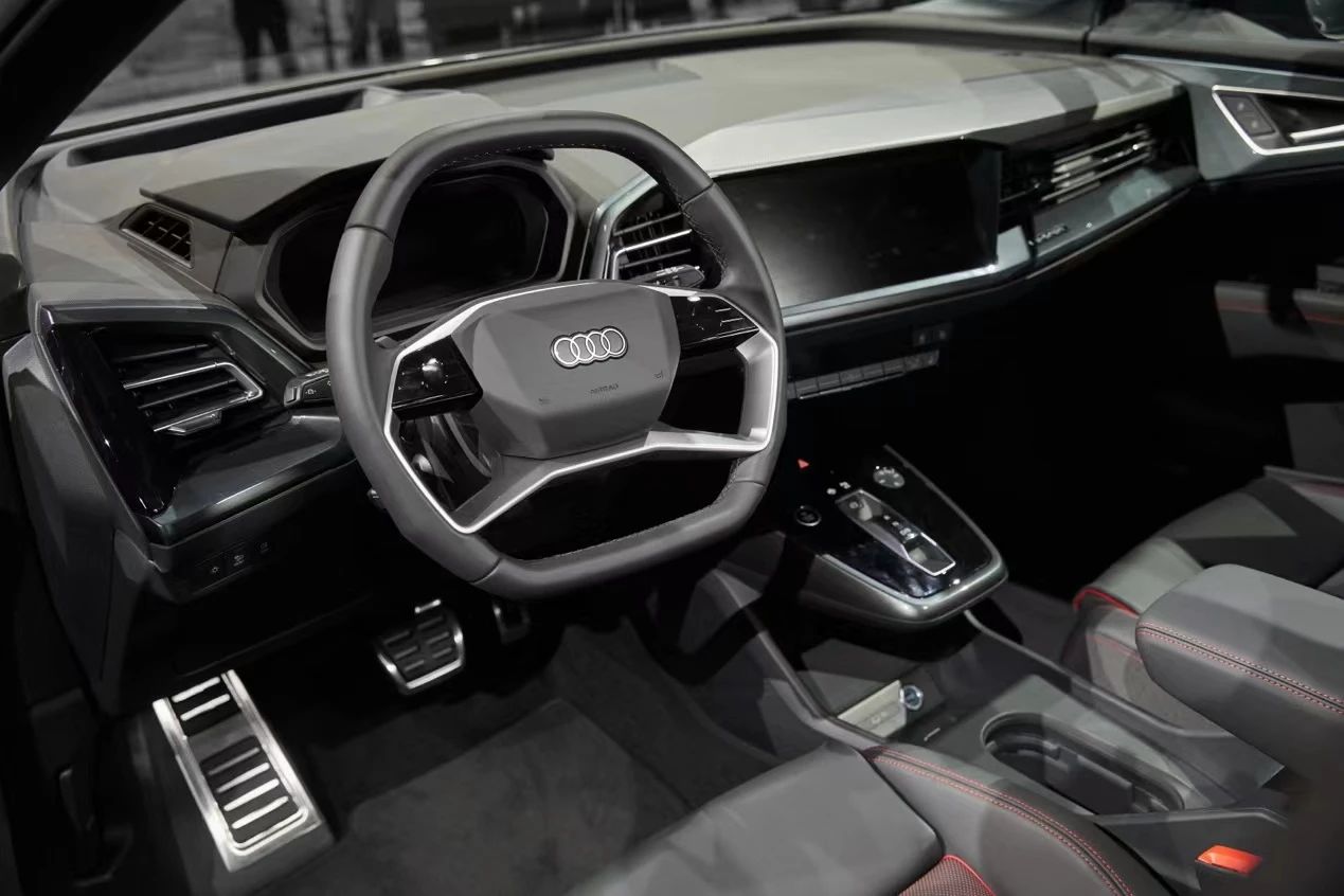 Bringing the whole series on the stage, SAIC Audi Q5 e-tron made its ...