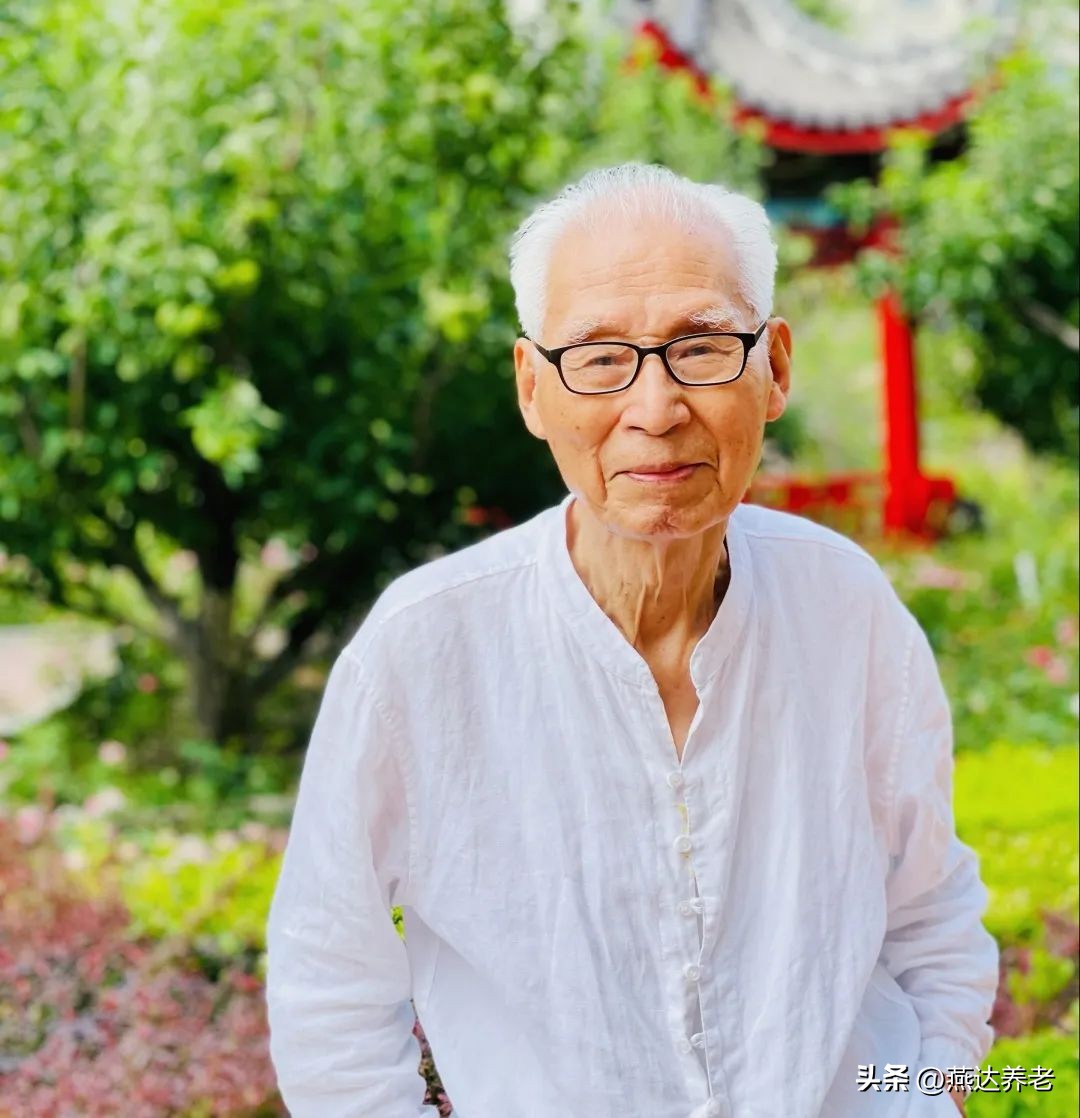 Sixty-two years of party age well-known actors perform wonderful life ...