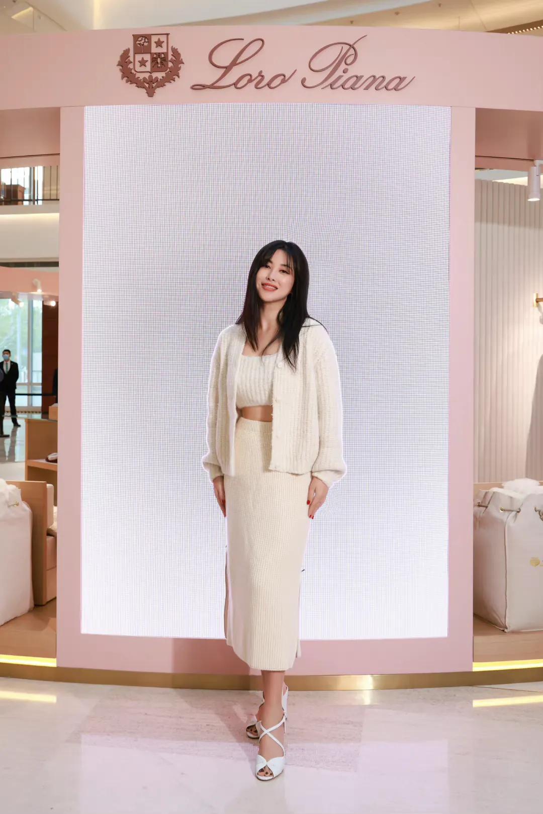 Zhu Zhu's recent outfits - iNEWS