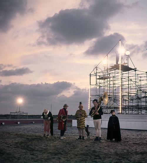 Fellini's films are famous all over the world for their unique artistic ...