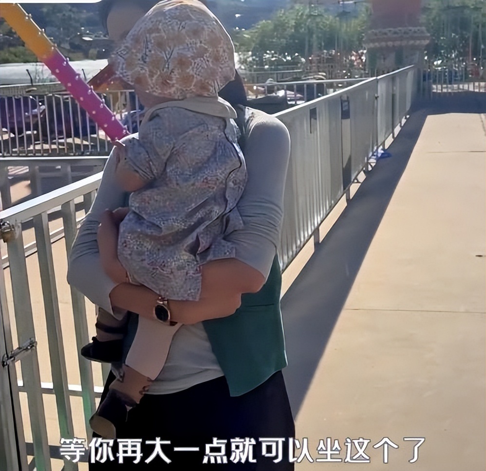 Haiha Jinxi held up Li Xia with both hands, traveled the mountains and ...