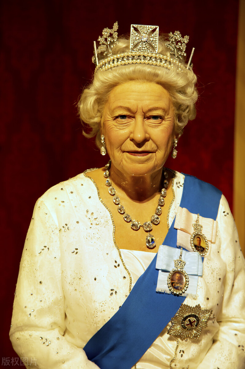 Is Queen Elizabeth II Queen or Empress?Talk about the emperor's legal ...
