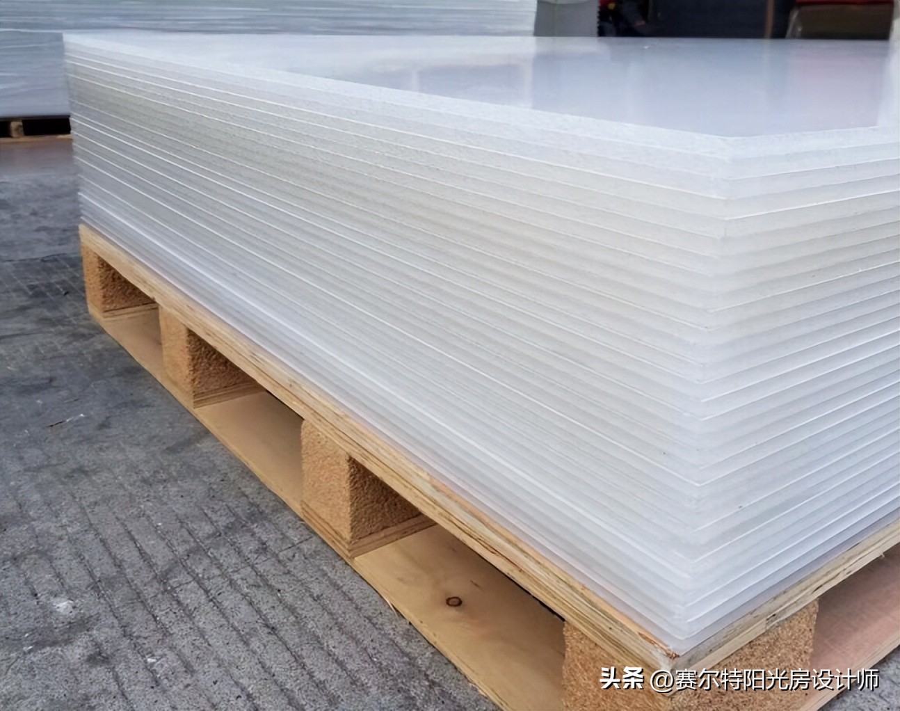 What are the top materials of the courtyard sun room? These 4 materials ...