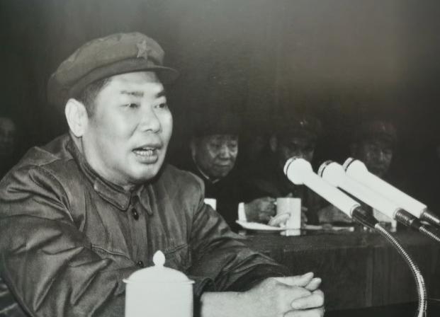 When the founding generals gathered, Yang Dezhi learned that the old ...