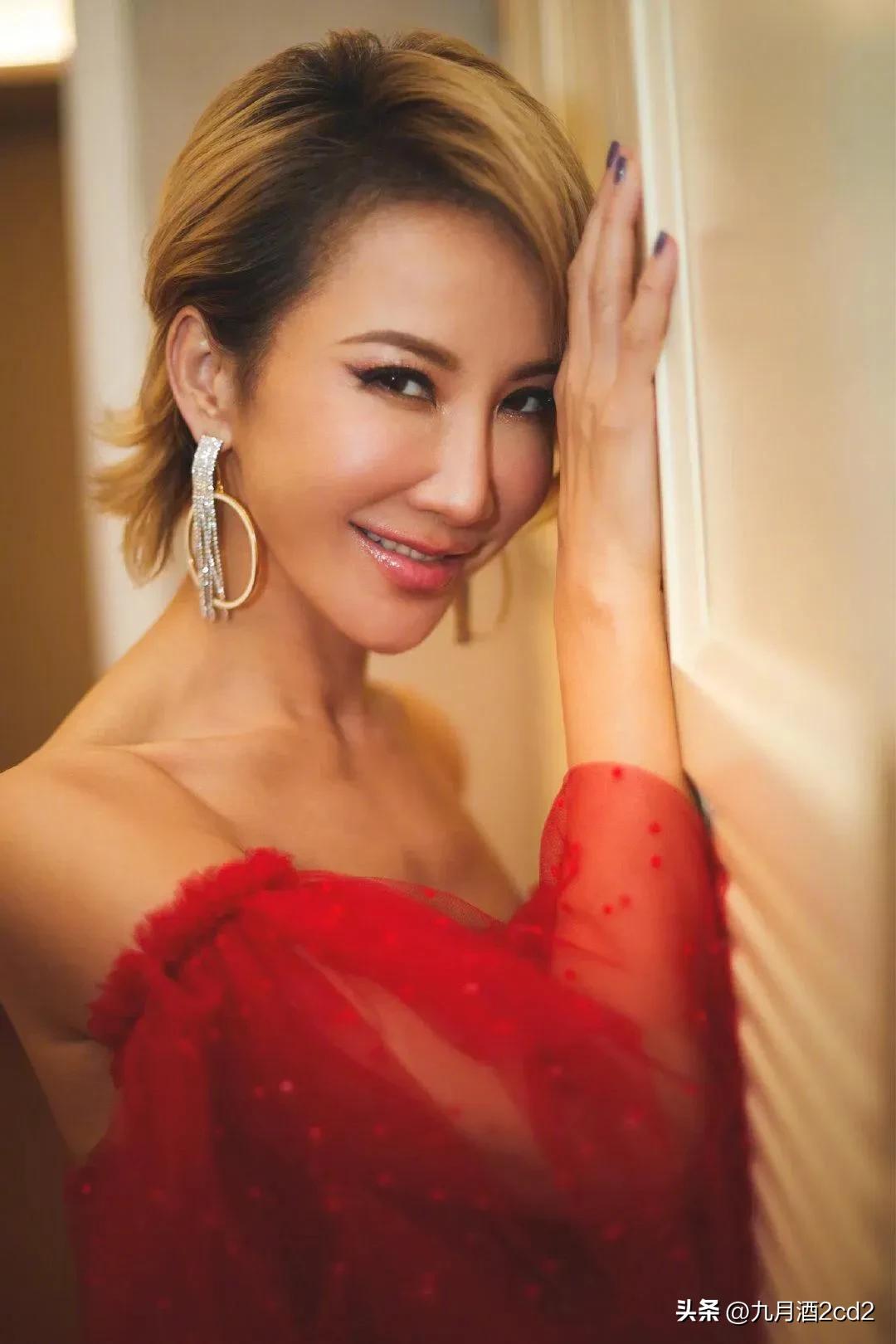 Plump buttocks, water snake waist, sexy and hot goddess: Coco Lee's ...